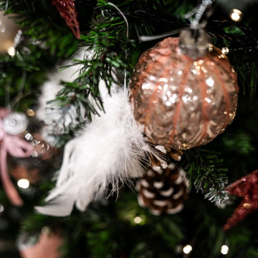 Craciun Romantic: idei de impodobit bradul roz cu alb, poze si sfaturi