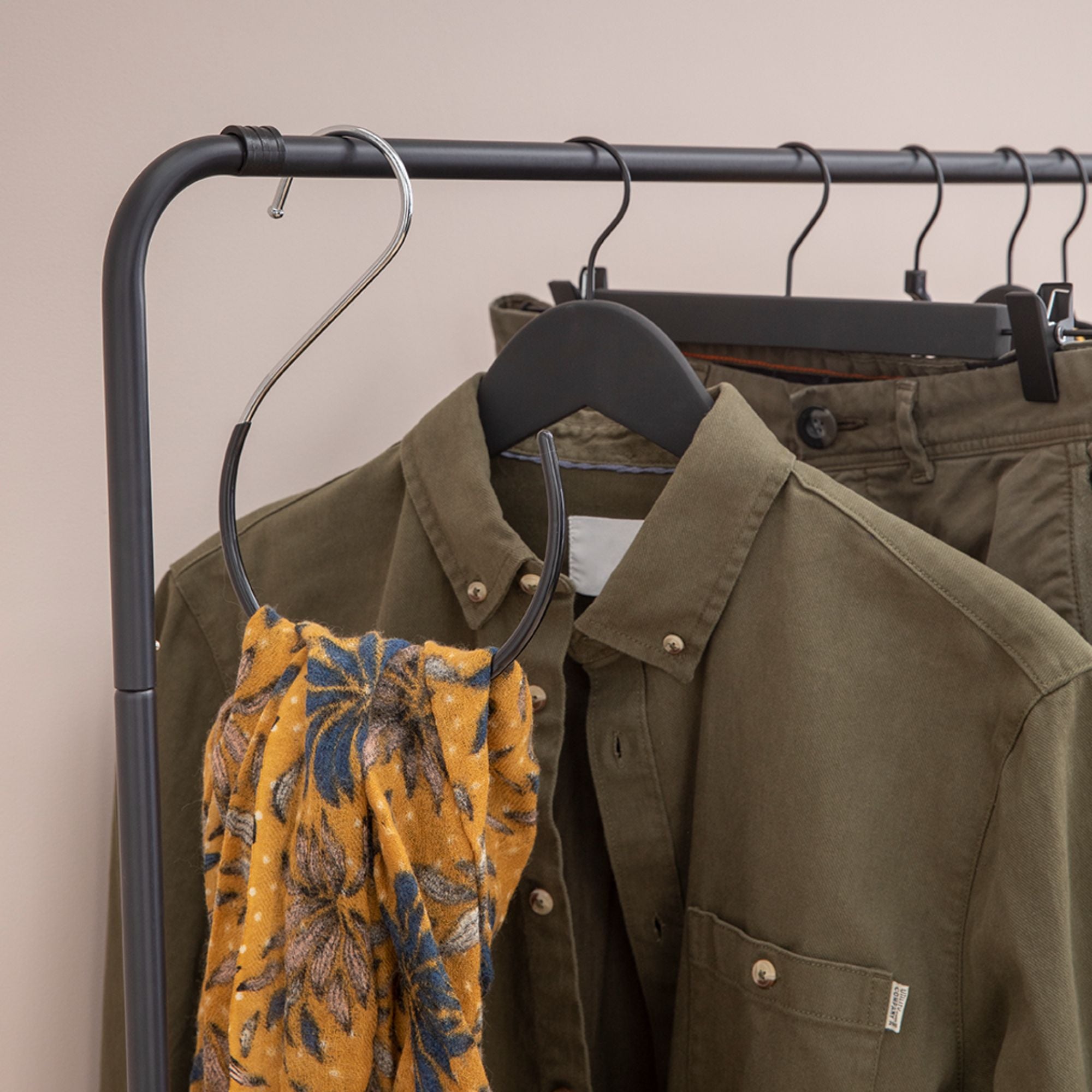 Umeras Spaceo, pentru esarfe, din metal, L 15.5 cm, negru