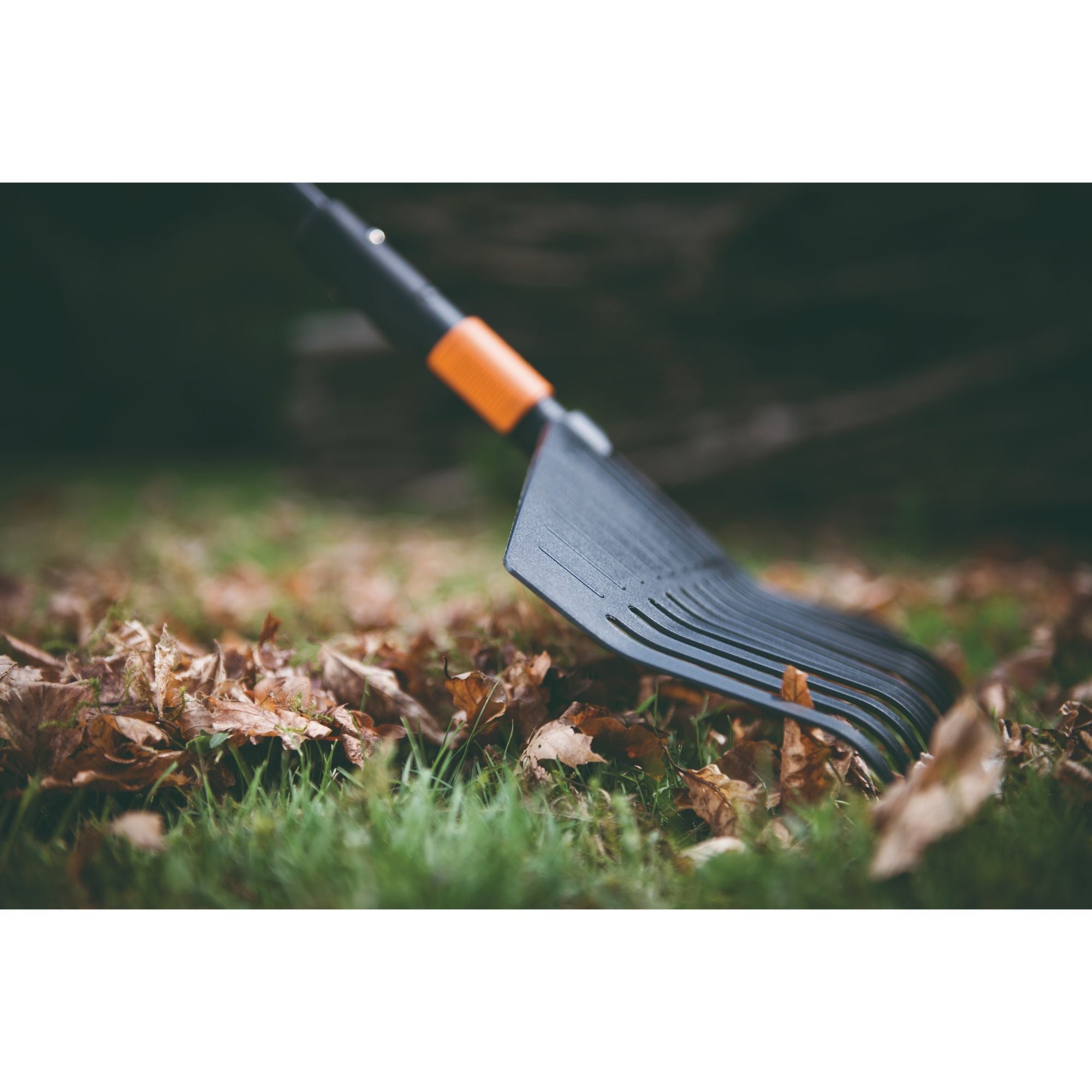Grebla pentru frunze, Fiskars, cu 27 dinti, plastic, fara coada, latime ...