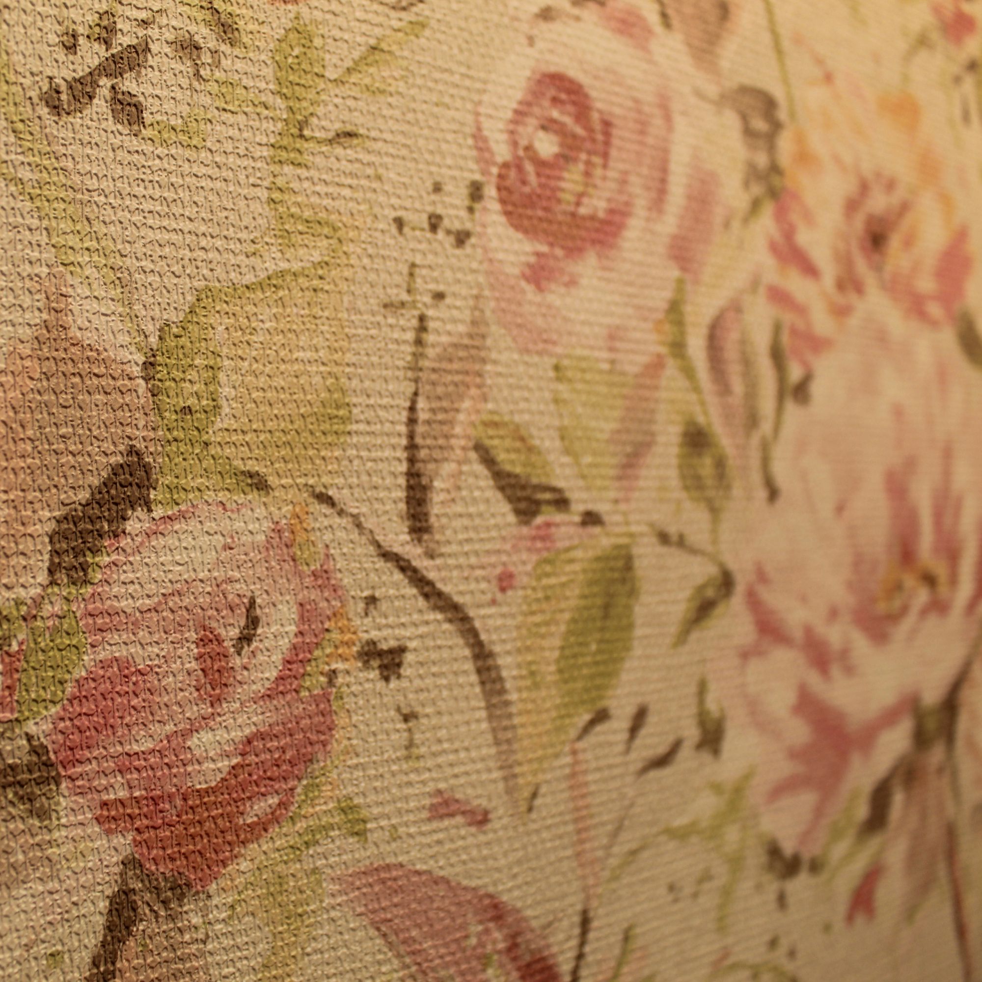 Tapet roz, model flori pastel (pret / rola)