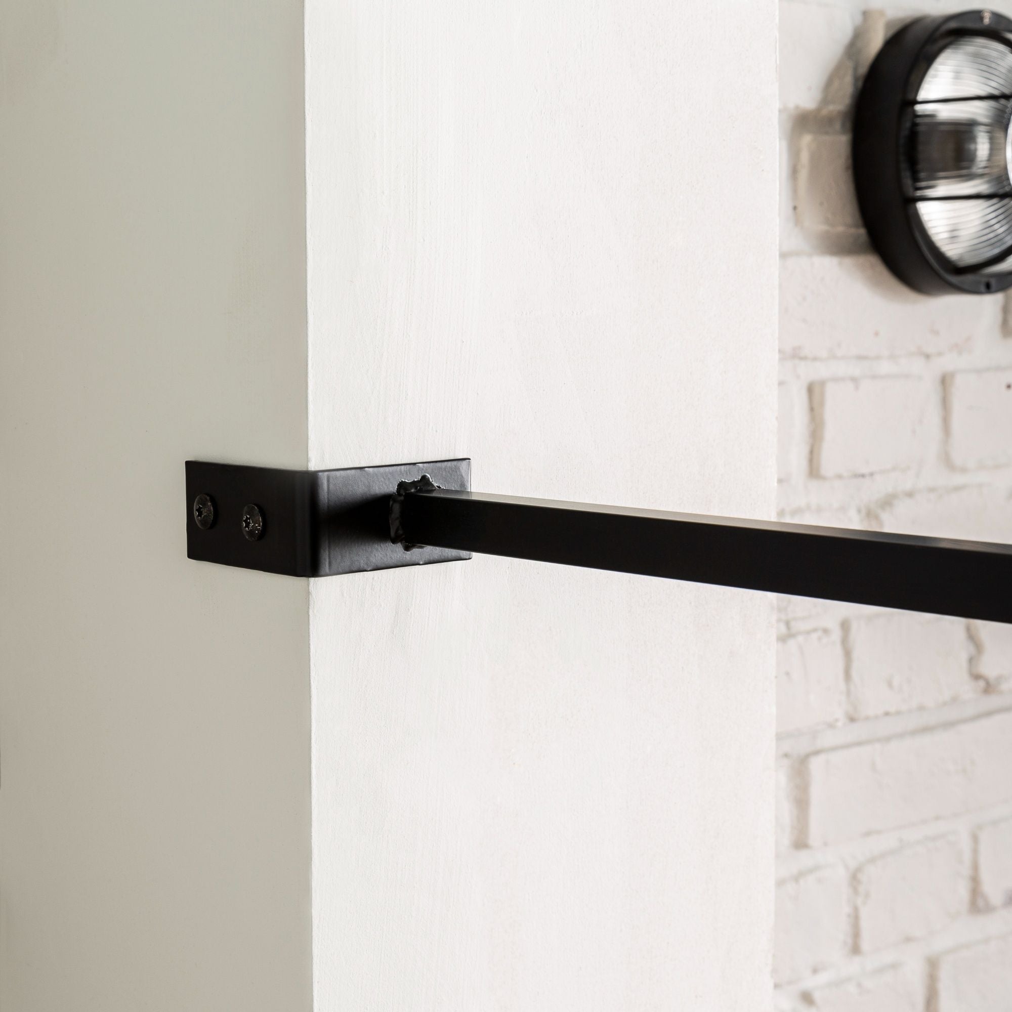 Conector teava patrata, otel, 20 x 20 mm, fixare fatada, neagra