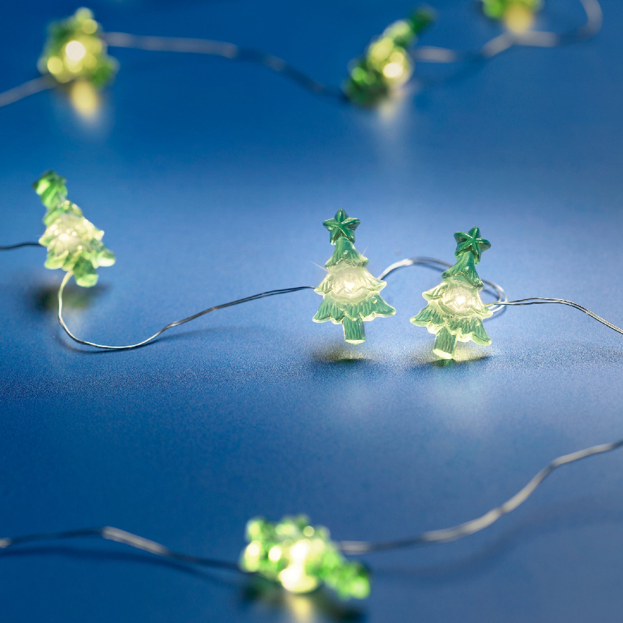 Instalatie de Craciun, tip sir, model cu bradut, interior, 10 micro LED-uri, lungime 1.2 m ...